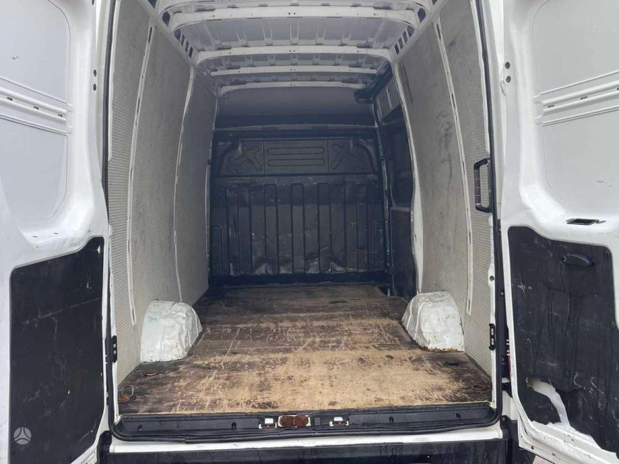 White Iveco Daily 2022 in Ukmerge, with an engine capacity of 2.29 L and mileage of 143 thousand km for 12900 €, photo 7 on AUTOMOTO.COM.LV