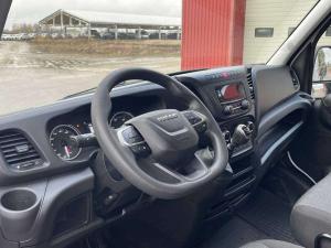 White Iveco Daily 2022 in Ukmerge, with an engine capacity of 2.29 L and mileage of 143 thousand km for 12900 €, photo 8 on AUTOMOTO.COM.LV