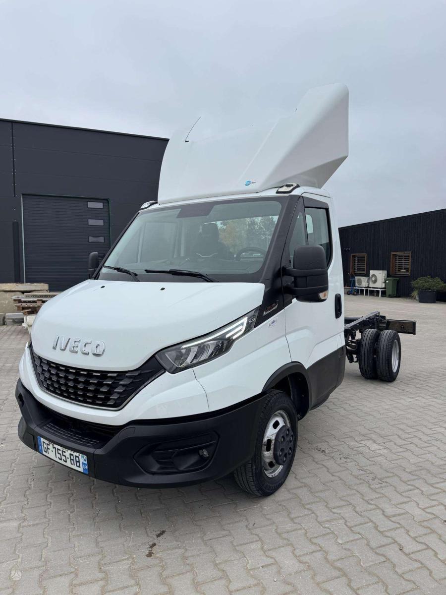 White Iveco Daily 2022 in Kaunas, with an engine capacity of 3.00 L and mileage of 330 thousand km for 12450 €, photo 1 on AUTOMOTO.COM.LV