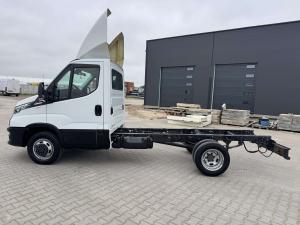 White Iveco Daily 2022 in Kaunas, with an engine capacity of 3.00 L and mileage of 330 thousand km for 12450 €, photo 3 on AUTOMOTO.COM.LV