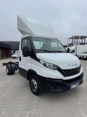 White Iveco Daily 2022 in Kaunas, with an engine capacity of 3.00 L and mileage of 330 thousand km for 12450 €, photo 4 on AUTOMOTO.COM.LV