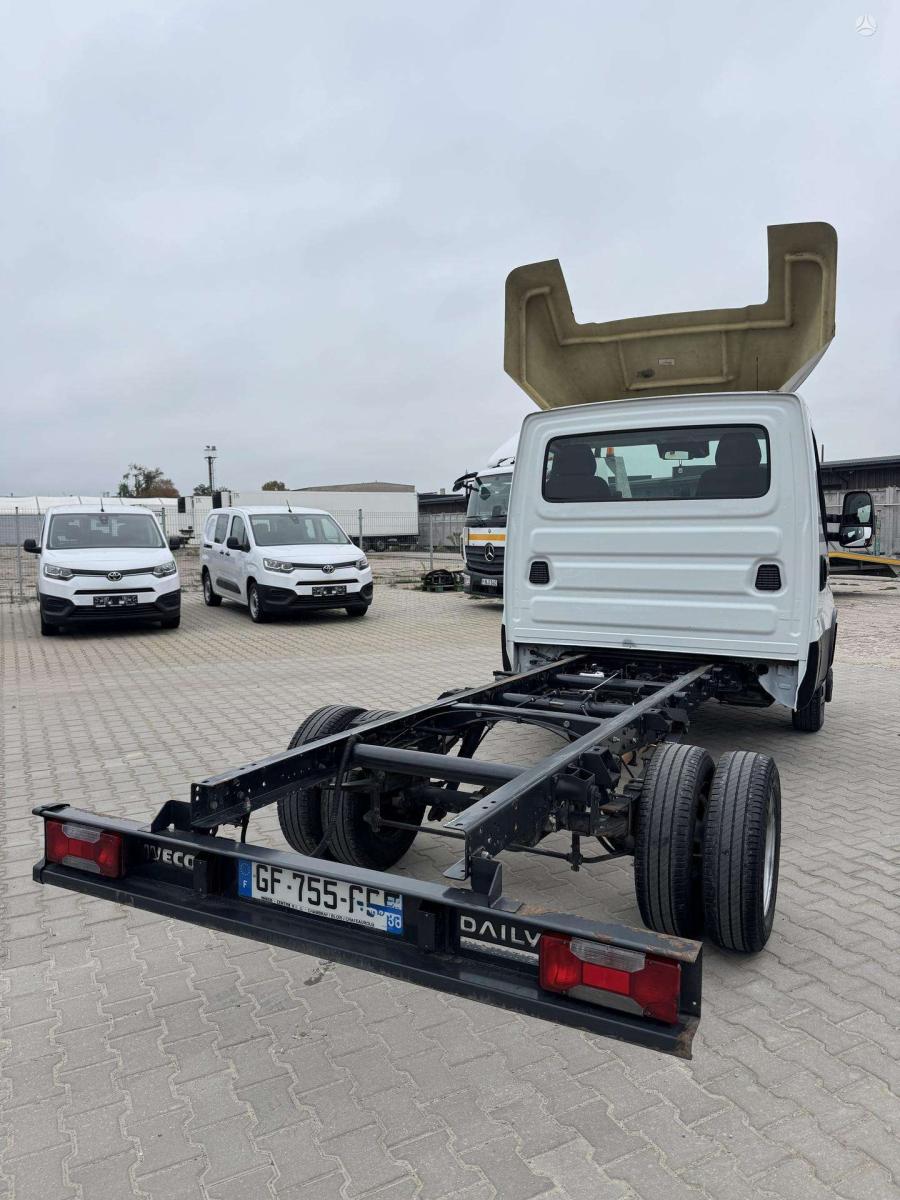 White Iveco Daily 2022 in Kaunas, with an engine capacity of 3.00 L and mileage of 330 thousand km for 12450 €, photo 6 on AUTOMOTO.COM.LV