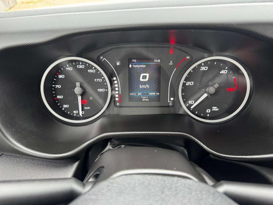 White Iveco Daily 2022 in Kaunas, with an engine capacity of 3.00 L and mileage of 209 thousand km for 13800 €, photo 7 on AUTOMOTO.COM.LV