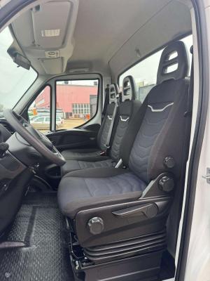 White Iveco Daily 2022 in Kaunas, with an engine capacity of 3.00 L and mileage of 209 thousand km for 13800 €, photo 10 on AUTOMOTO.COM.LV