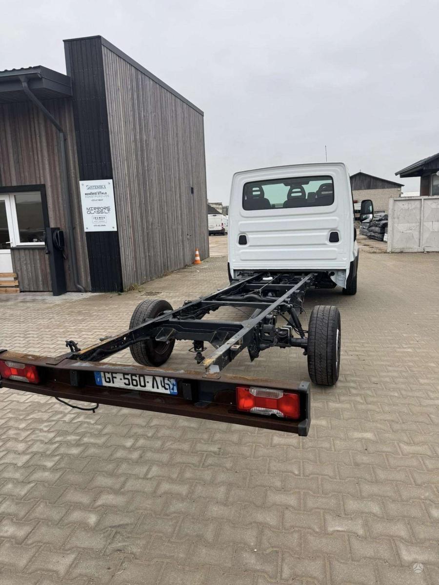 White Iveco Daily 2022 in Kaunas, with an engine capacity of 3.00 L and mileage of 209 thousand km for 13800 €, photo 13 on AUTOMOTO.COM.LV