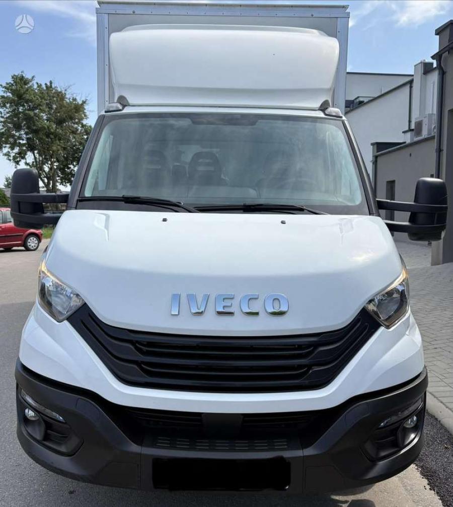 White Iveco Daily 2023 in Kaunas, with an engine capacity of 3.00 L and mileage of 140 thousand km for 17999 €, photo 4 on AUTOMOTO.COM.LV