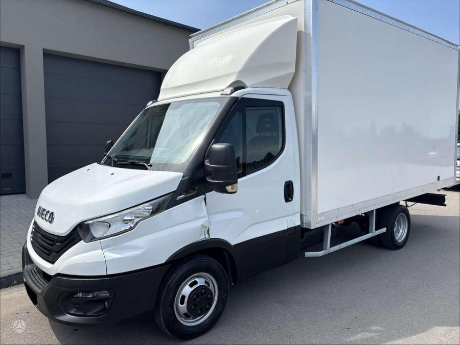 White Iveco Daily 2023 in Kaunas, with an engine capacity of 3.00 L and mileage of 140 thousand km for 17999 €, photo 6 on AUTOMOTO.COM.LV