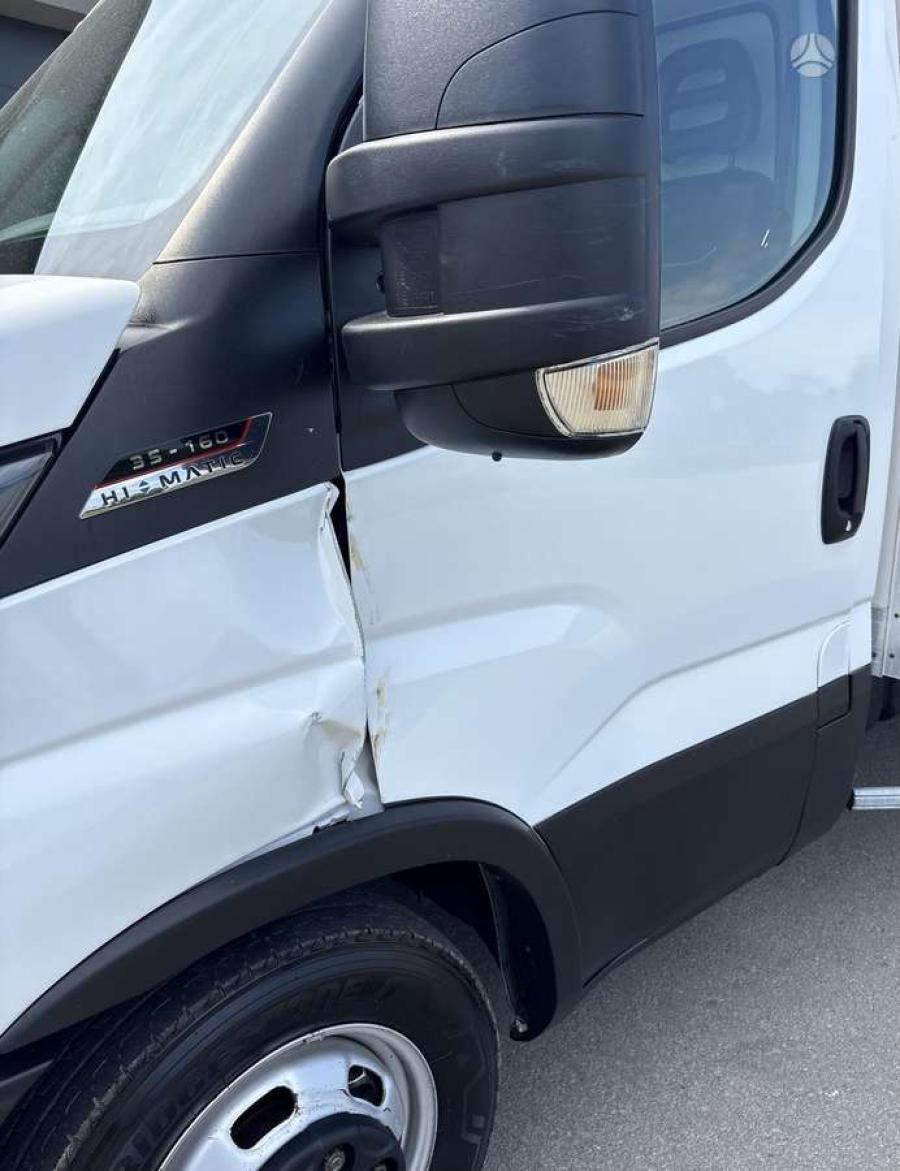 White Iveco Daily 2023 in Kaunas, with an engine capacity of 3.00 L and mileage of 140 thousand km for 17999 €, photo 7 on AUTOMOTO.COM.LV
