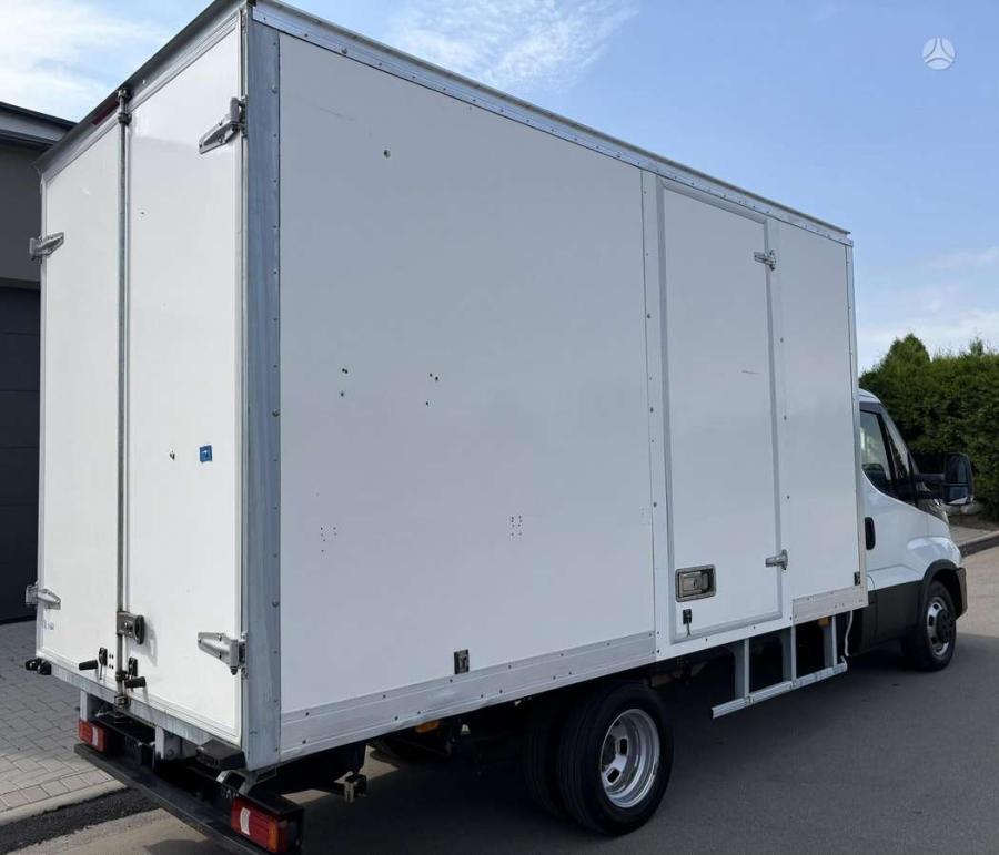 White Iveco Daily 2023 in Kaunas, with an engine capacity of 3.00 L and mileage of 140 thousand km for 17999 €, photo 9 on AUTOMOTO.COM.LV