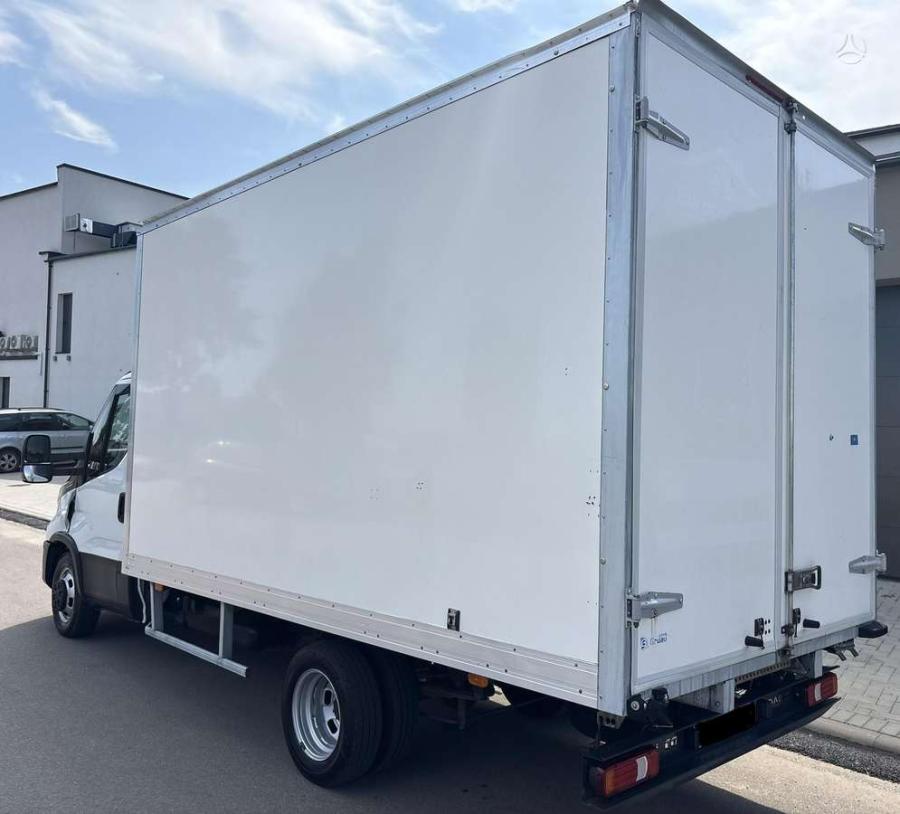 White Iveco Daily 2023 in Kaunas, with an engine capacity of 3.00 L and mileage of 140 thousand km for 17999 €, photo 11 on AUTOMOTO.COM.LV