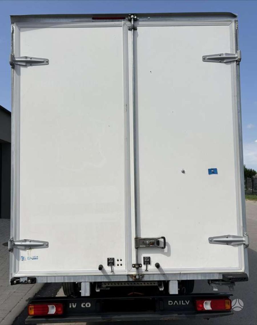 White Iveco Daily 2023 in Kaunas, with an engine capacity of 3.00 L and mileage of 140 thousand km for 17999 €, photo 14 on AUTOMOTO.COM.LV