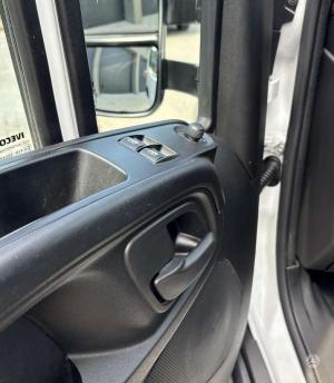 White Iveco Daily 2023 in Kaunas, with an engine capacity of 3.00 L and mileage of 140 thousand km for 17999 €, photo 15 on AUTOMOTO.COM.LV