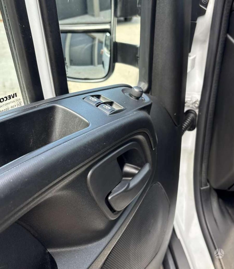 White Iveco Daily 2023 in Kaunas, with an engine capacity of 3.00 L and mileage of 140 thousand km for 17999 €, photo 15 on AUTOMOTO.COM.LV