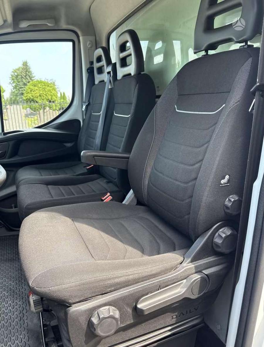 White Iveco Daily 2023 in Kaunas, with an engine capacity of 3.00 L and mileage of 140 thousand km for 17999 €, photo 16 on AUTOMOTO.COM.LV