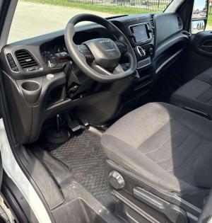 White Iveco Daily 2023 in Kaunas, with an engine capacity of 3.00 L and mileage of 140 thousand km for 17999 €, photo 17 on AUTOMOTO.COM.LV