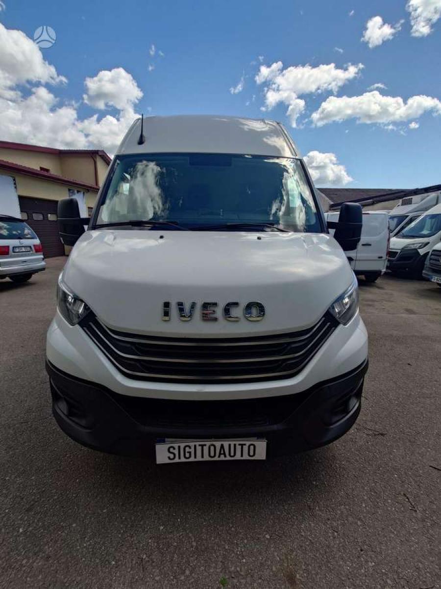 White Iveco Daily 2023 in Taurage, with an engine capacity of 2.30 L and mileage of 319 thousand km for 14883 €, photo 3 on AUTOMOTO.COM.LV