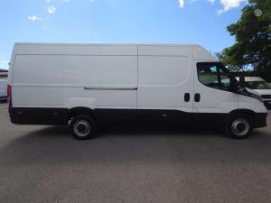 White Iveco Daily 2023 in Taurage, with an engine capacity of 2.30 L and mileage of 319 thousand km for 14883 €, photo 4 on AUTOMOTO.COM.LV