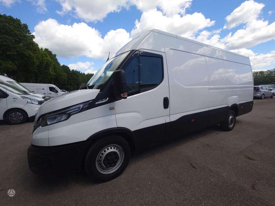 White Iveco Daily 2023 in Taurage, with an engine capacity of 2.30 L and mileage of 319 thousand km for 14883 €, photo 6 on AUTOMOTO.COM.LV