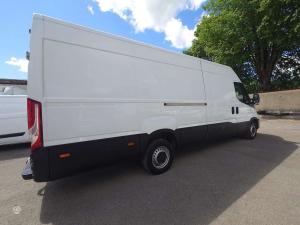 White Iveco Daily 2023 in Taurage, with an engine capacity of 2.30 L and mileage of 319 thousand km for 14883 €, photo 7 on AUTOMOTO.COM.LV