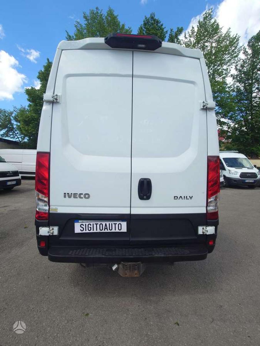 White Iveco Daily 2023 in Taurage, with an engine capacity of 2.30 L and mileage of 319 thousand km for 14883 €, photo 8 on AUTOMOTO.COM.LV
