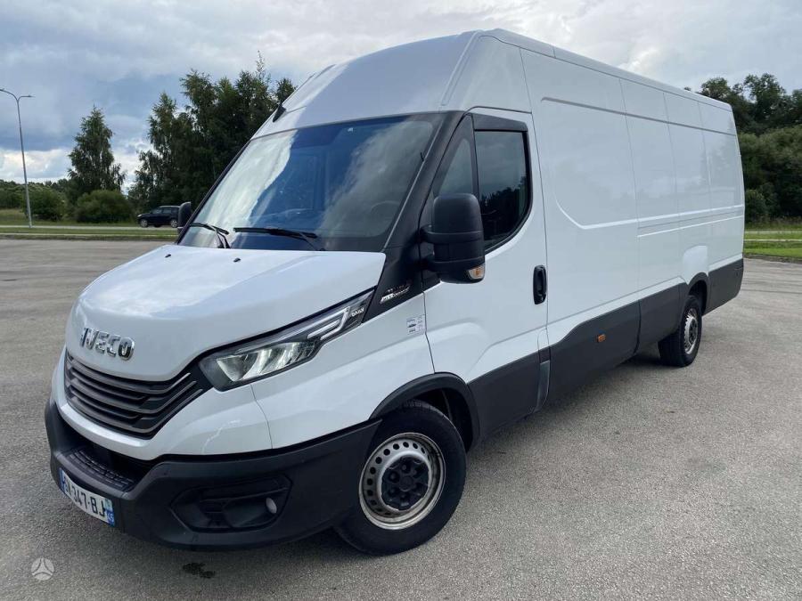 Balts Iveco Daily 2024 Tauragė, ar dzinēja tilpumu 3.00 L un nobraukumu 307 tūkst. km par 15900 €, foto 1 vietnē AUTOMOTO.COM.LV