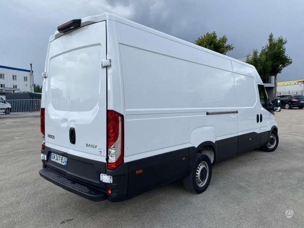 White Iveco Daily 2024 in Taurage, with an engine capacity of 3.00 L and mileage of 307 thousand km for 15900 €, photo 4 on AUTOMOTO.COM.LV
