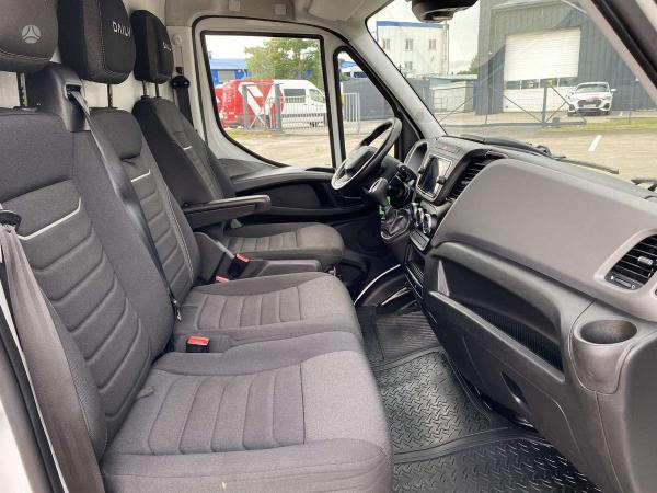 White Iveco Daily 2024 in Taurage, with an engine capacity of 3.00 L and mileage of 307 thousand km for 15900 €, photo 6 on AUTOMOTO.COM.LV