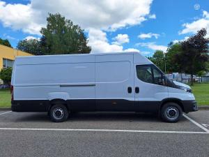 White Iveco Daily 2026 in Vilnius, with an engine capacity of 3.00 L and mileage of 0 thousand km for 39809 €, photo 5 on AUTOMOTO.COM.LV