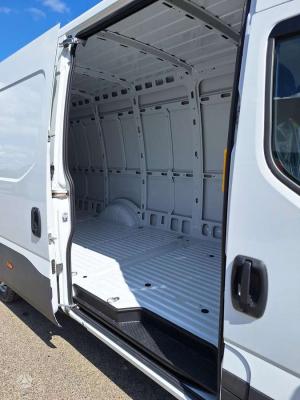 White Iveco Daily 2026 in Vilnius, with an engine capacity of 3.00 L and mileage of 0 thousand km for 39809 €, photo 8 on AUTOMOTO.COM.LV
