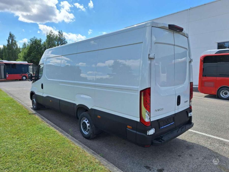 White Iveco Daily 2026 in Vilnius, with an engine capacity of 3.00 L and mileage of 0 thousand km for 39809 €, photo 10 on AUTOMOTO.COM.LV