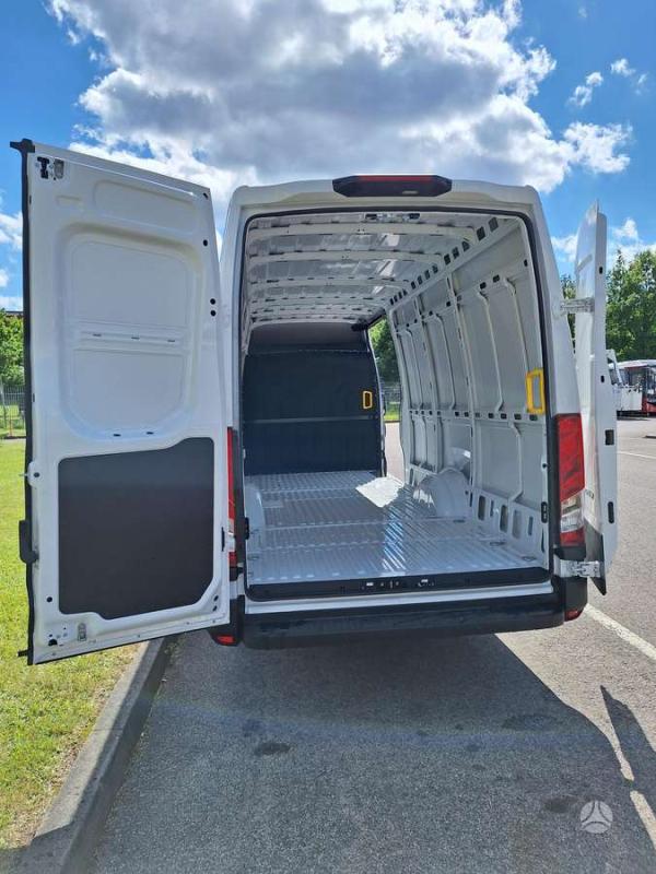 White Iveco Daily 2026 in Vilnius, with an engine capacity of 3.00 L and mileage of 0 thousand km for 39809 €, photo 10 on AUTOMOTO.COM.LV
