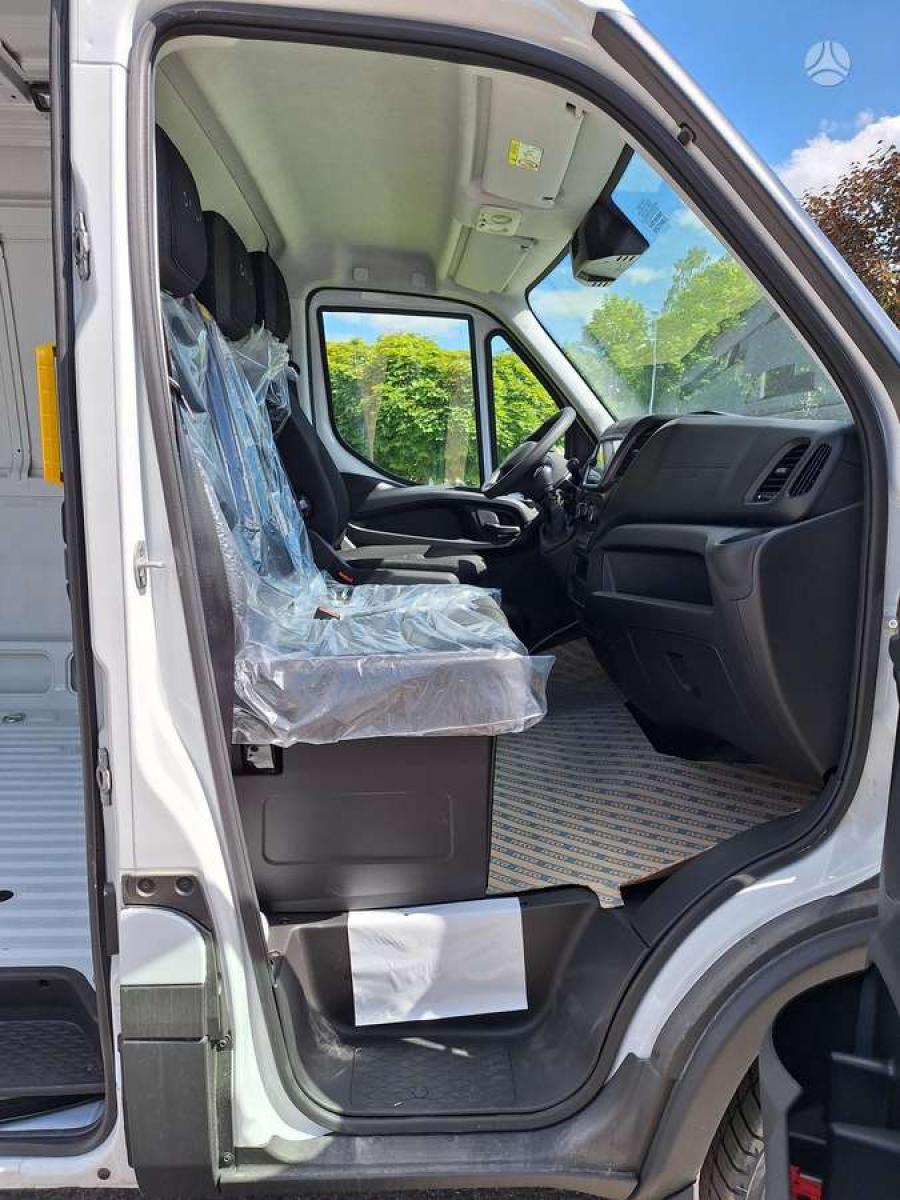 White Iveco Daily 2026 in Vilnius, with an engine capacity of 3.00 L and mileage of 0 thousand km for 39809 €, photo 12 on AUTOMOTO.COM.LV