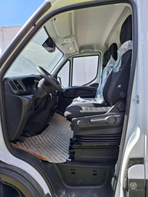 White Iveco Daily 2026 in Vilnius, with an engine capacity of 3.00 L and mileage of 0 thousand km for 39809 €, photo 13 on AUTOMOTO.COM.LV