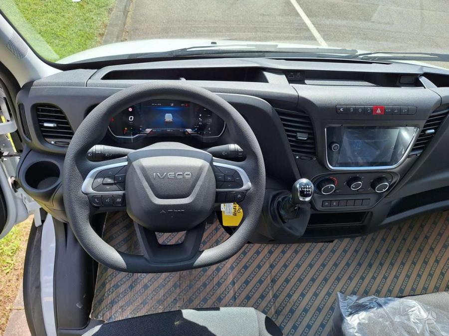 White Iveco Daily 2026 in Vilnius, with an engine capacity of 3.00 L and mileage of 0 thousand km for 39809 €, photo 16 on AUTOMOTO.COM.LV