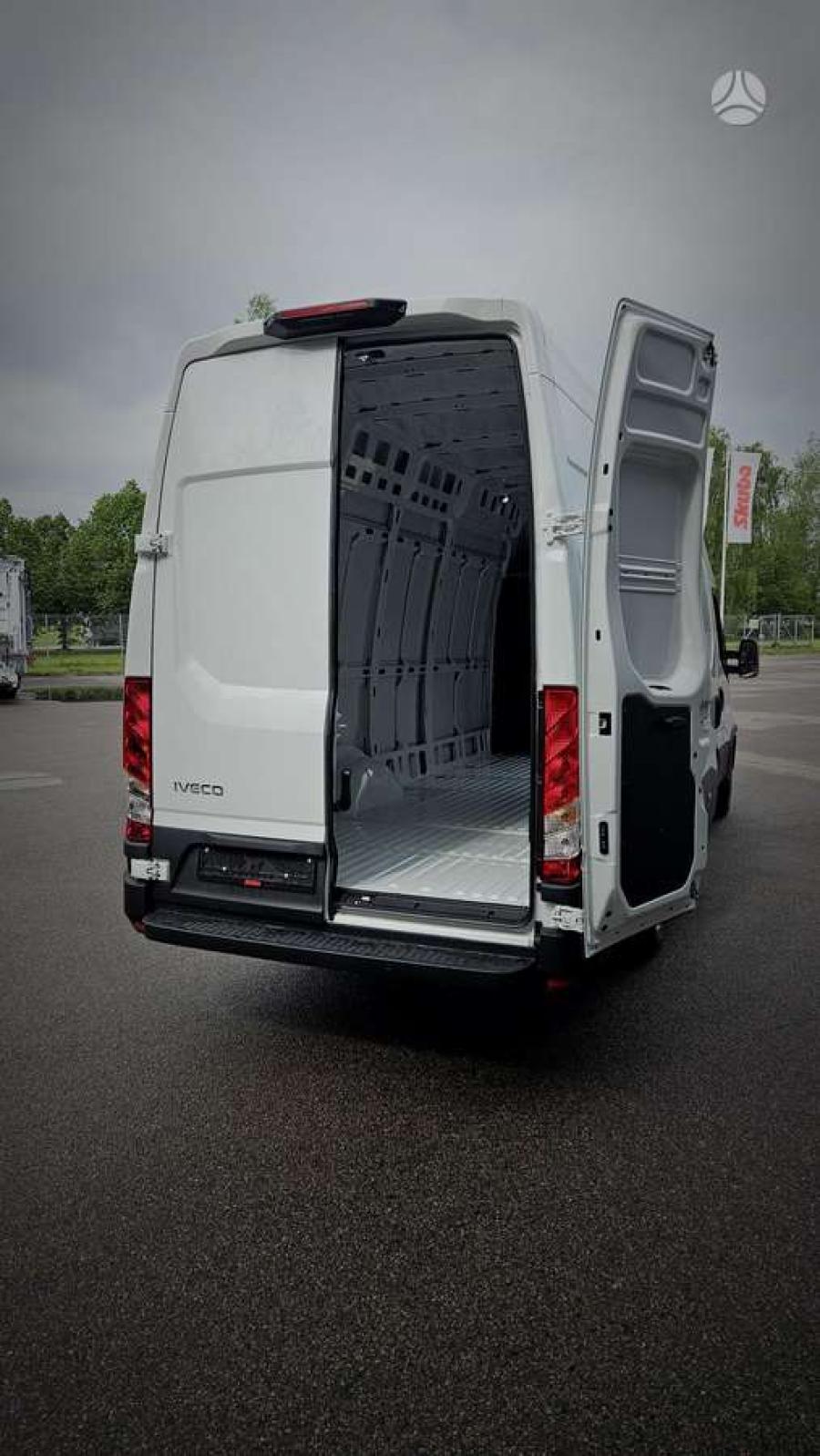 Balts Iveco Daily 2026 Viļņa, ar dzinēja tilpumu 3.00 L un nobraukumu 0 tūkst. km par 39870 €, foto 9 vietnē AUTOMOTO.COM.LV