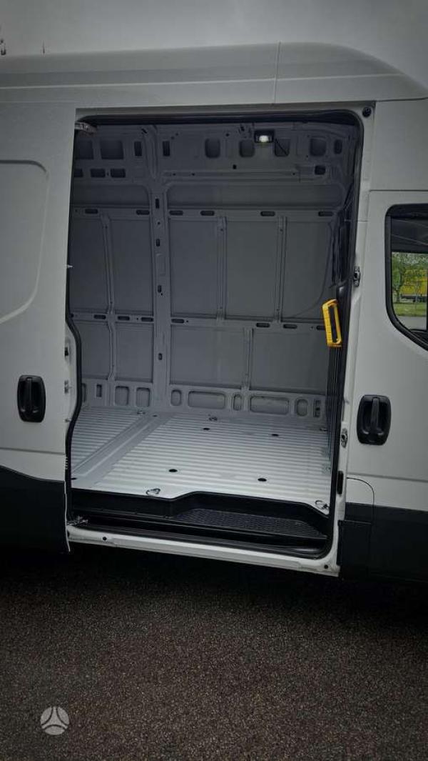 Balts Iveco Daily 2026 Viļņa, ar dzinēja tilpumu 3.00 L un nobraukumu 0 tūkst. km par 39870 €, foto 9 vietnē AUTOMOTO.COM.LV