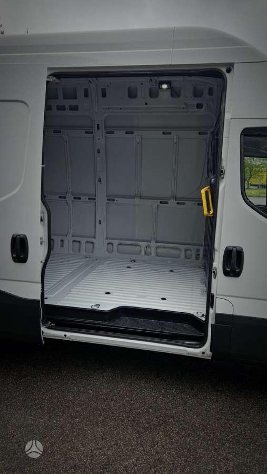 Balts Iveco Daily 2026 Viļņa, ar dzinēja tilpumu 3.00 L un nobraukumu 0 tūkst. km par 39870 €, foto 10 vietnē AUTOMOTO.COM.LV