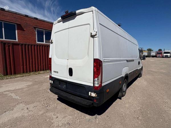 White Iveco Daily 2015 in Riga, with an engine capacity of 2.30 L and mileage of 194 thousand km for 8000 €, photo 6 on AUTOMOTO.COM.LV