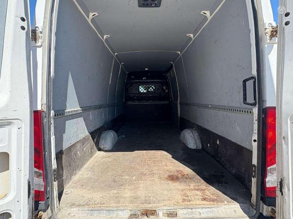 White Iveco Daily 2015 in Riga, with an engine capacity of 2.30 L and mileage of 194 thousand km for 8000 €, photo 7 on AUTOMOTO.COM.LV