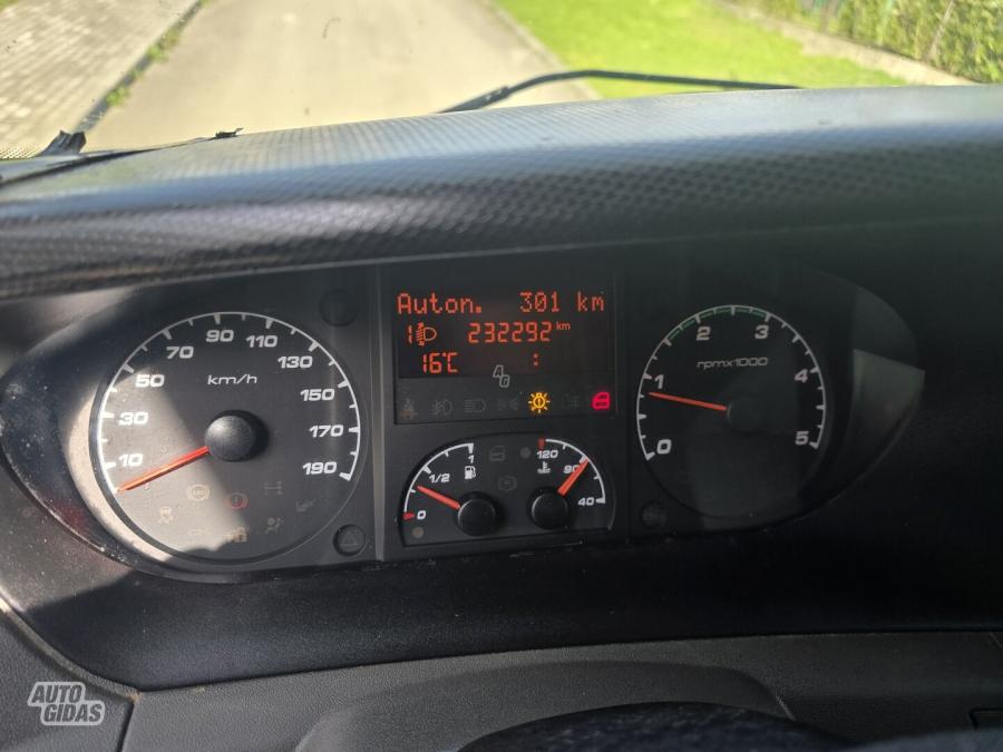 White Iveco Daily 2014 in Raseiniai, with an engine capacity of 2.30 L and mileage of 232 thousand km for 6850 €, photo 11 on AUTOMOTO.COM.LV