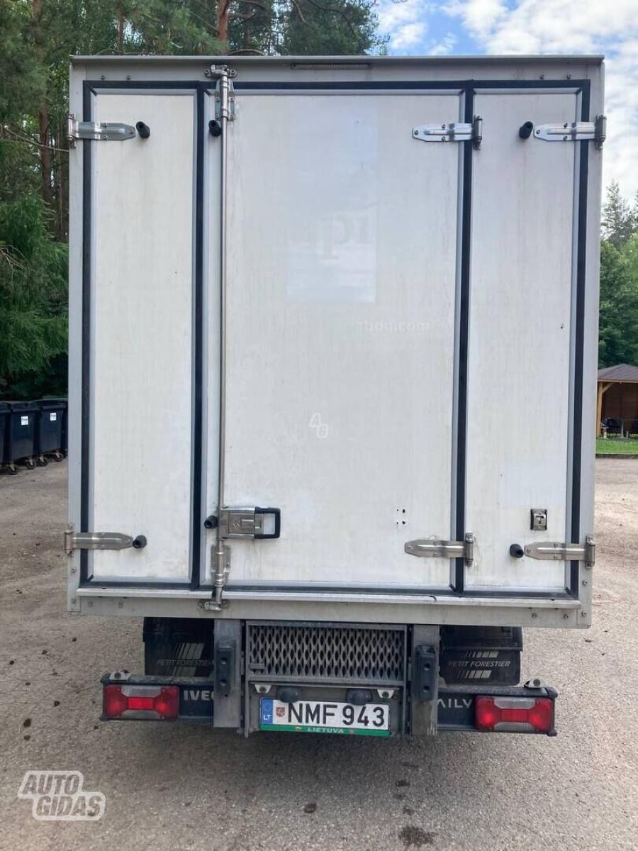 White Iveco Daily 2019 in Jonava, with an engine capacity of 2.30 L and mileage of 285 thousand km for 17000 €, photo 5 on AUTOMOTO.COM.LV
