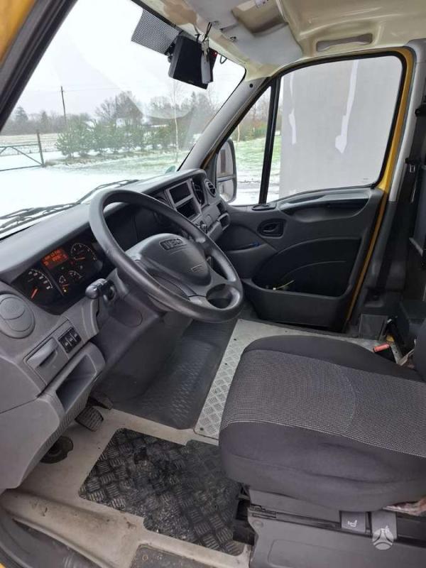Yellow Iveco Daily 2012 in Siauliai, with an engine capacity of 2.29 L and mileage of 89 thousand km for 18755 €, photo 3 on AUTOMOTO.COM.LV