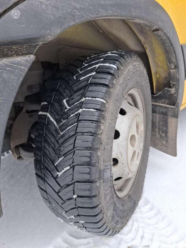 Yellow Iveco Daily 2012 in Siauliai, with an engine capacity of 2.29 L and mileage of 89 thousand km for 18755 €, photo 9 on AUTOMOTO.COM.LV