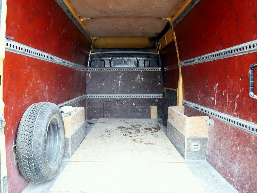 Yellow Iveco Daily 2008 in Tallinn, with an engine capacity of 3.00 L and mileage of 236 thousand km for 1599 €, photo 17 on AUTOMOTO.COM.LV