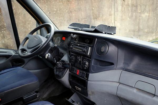 Dzeltens Iveco Daily 2008 Tallina, ar dzinēja tilpumu 3.00 L un nobraukumu 236 tūkst. km par 1599 €, foto 6 vietnē AUTOMOTO.COM.LV