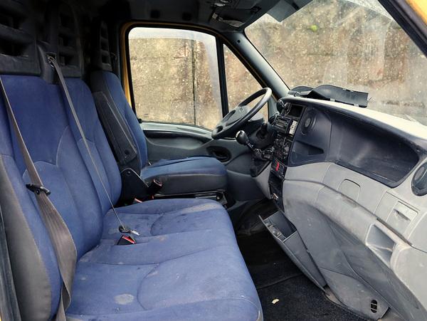 Dzeltens Iveco Daily 2008 Tallina, ar dzinēja tilpumu 3.00 L un nobraukumu 236 tūkst. km par 1599 €, foto 7 vietnē AUTOMOTO.COM.LV