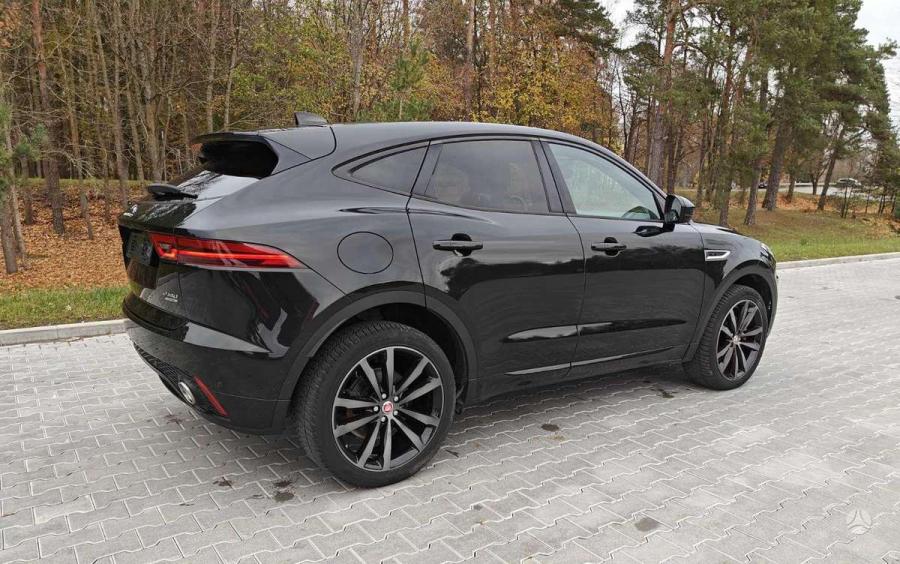 Black Jaguar E-Pace 2018 in Kaunas, with an engine capacity of 2.00 L and mileage of 161 thousand km for 14500 €, photo 4 on AUTOMOTO.COM.LV