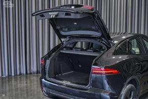 Black Jaguar E-Pace 2018 in Marijampole, with an engine capacity of 2.00 L and mileage of 162 thousand km for 14250 €, photo 12 on AUTOMOTO.COM.LV