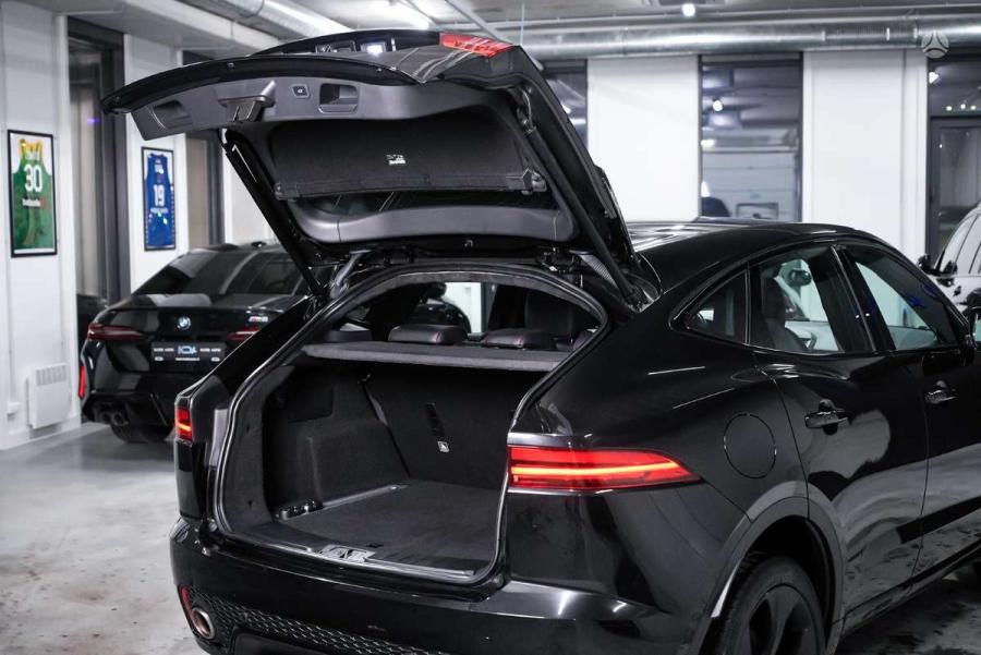 Melns Jaguar E-Pace 2018 Kauņa, ar dzinēja tilpumu 2.00 L un nobraukumu 162 tūkst. km par 14250 €, foto 12 vietnē AUTOMOTO.COM.LV