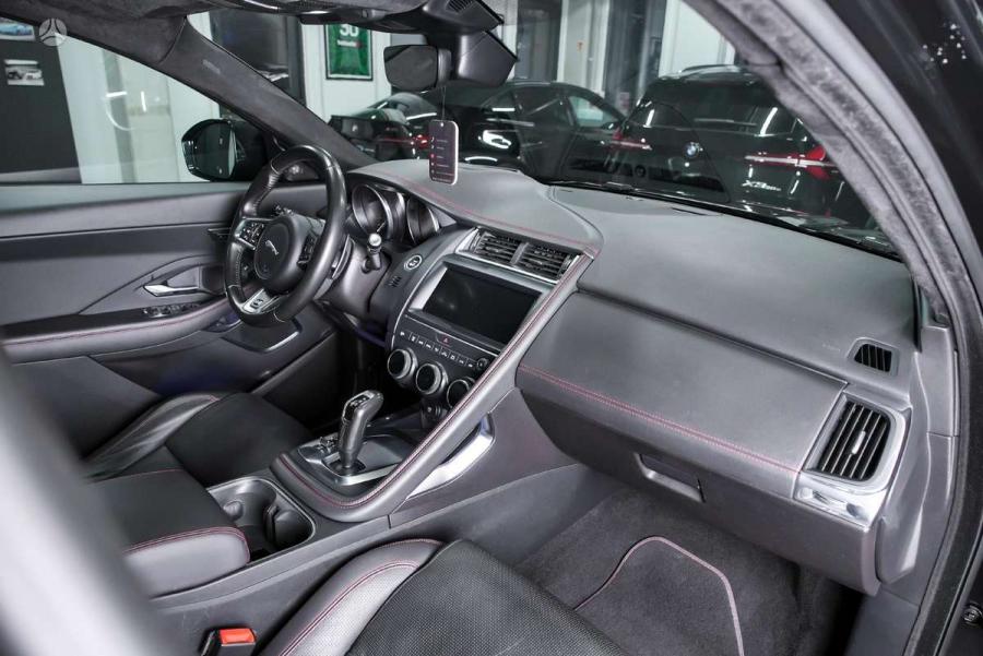 Melns Jaguar E-Pace 2018 Kauņa, ar dzinēja tilpumu 2.00 L un nobraukumu 162 tūkst. km par 14250 €, foto 35 vietnē AUTOMOTO.COM.LV